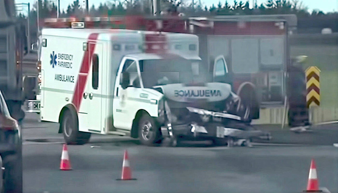 Paramedics injured in Aldergrove crash | Langley Advance Times